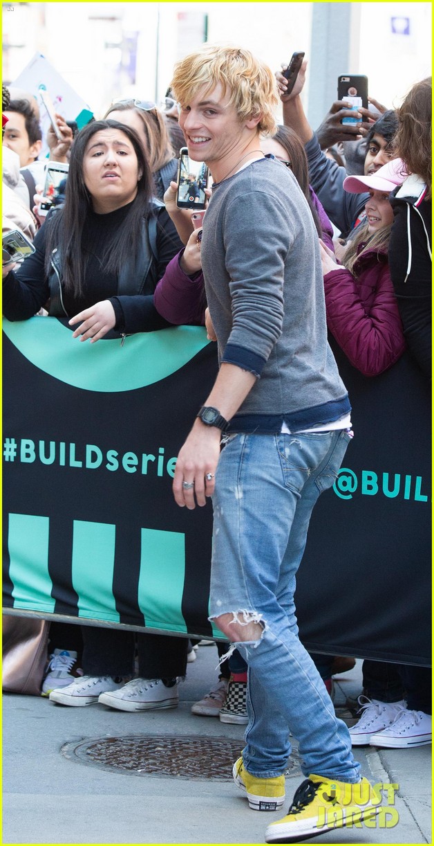 'Chilling Adventures of Sabrina' Cast Reveals What They Took From Set ...