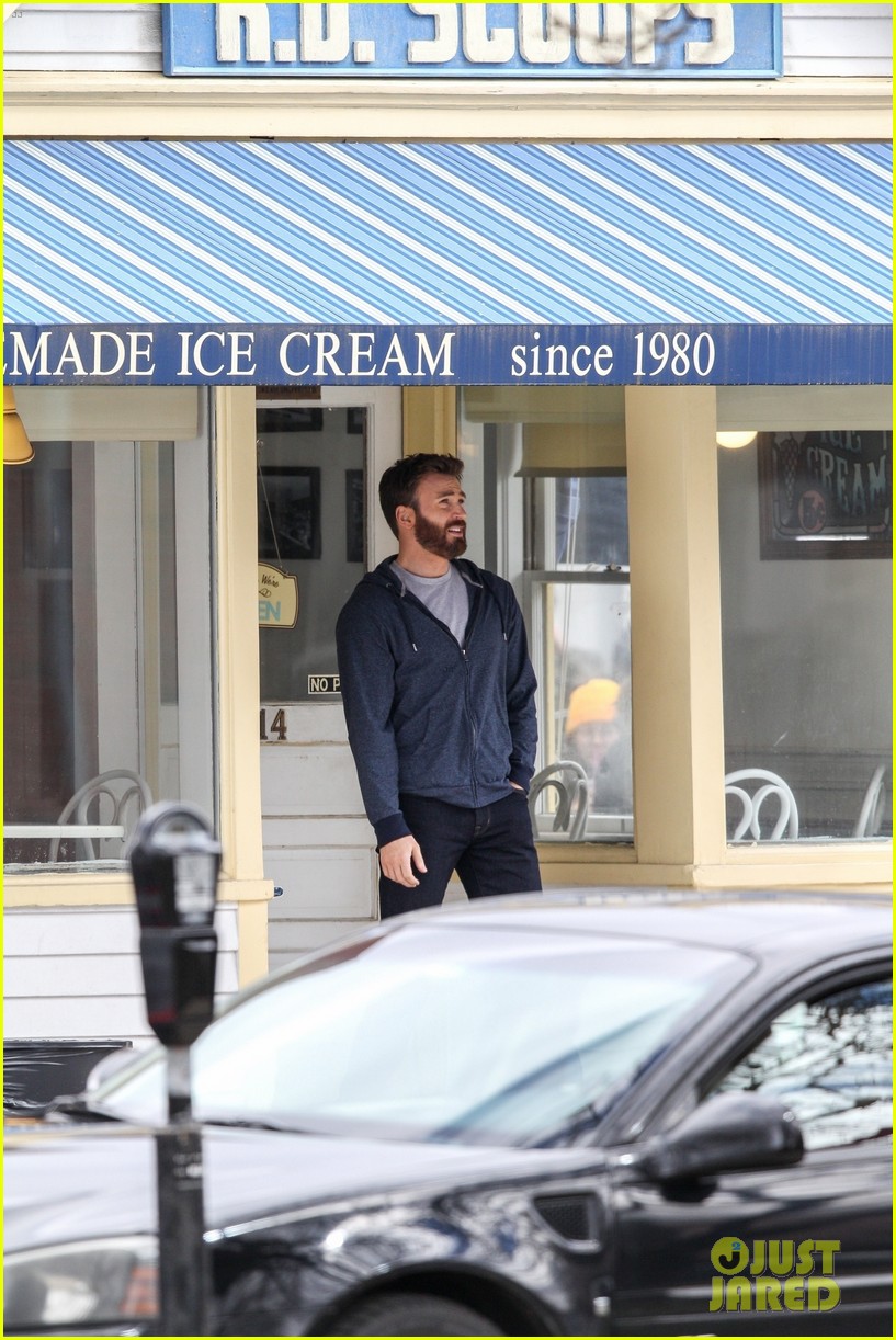 Chris Evans Spends the Afternoon Filming 'Defending Jacob': Photo ...