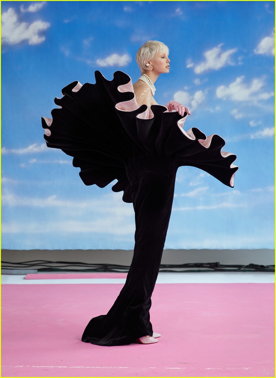 Ezra Miller & Keiynan Lonsdale Model Dresses From Met Gala 2019 Exhibit ...