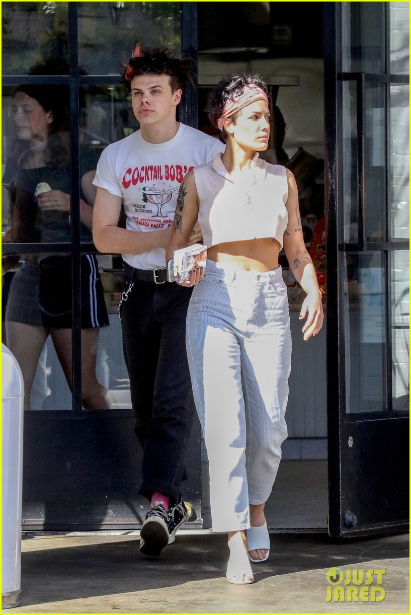 Halsey & Boyfriend Yungblud Step Out for Lunch in L.A.: Photo 4276919 ...