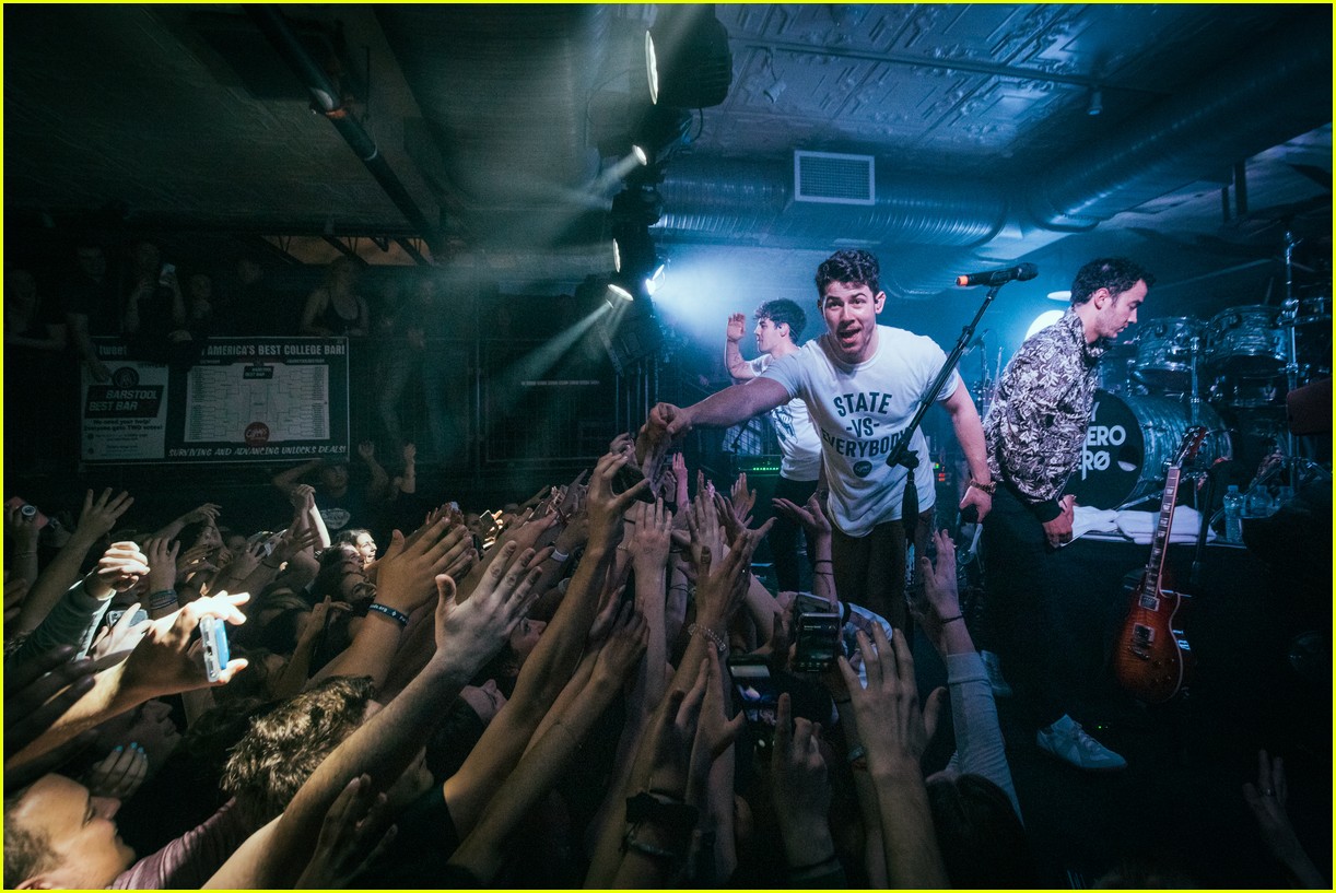 Jonas Brothers Take Over Penn State Bar for Surprise Show!: Photo ...