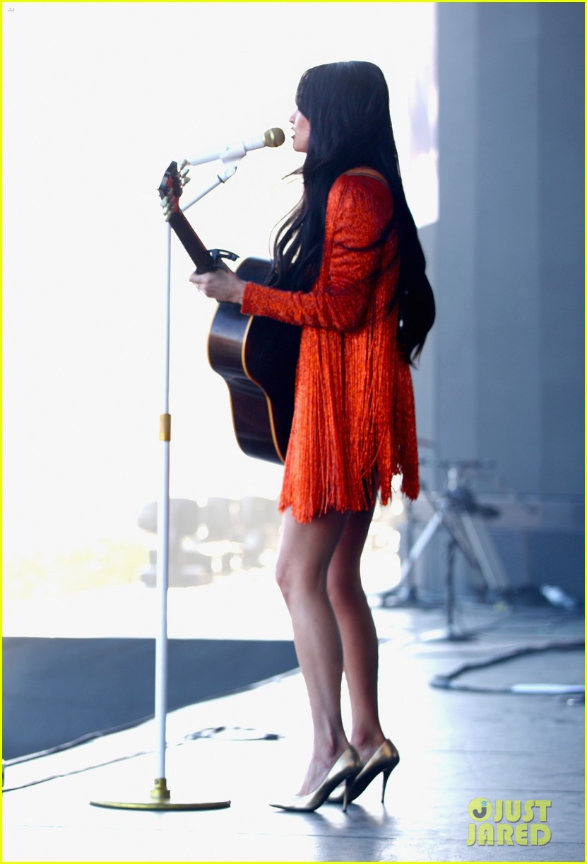 Kacey Musgraves' Fans Fail at Her 'Yee Haw' Callback at Coachella ...