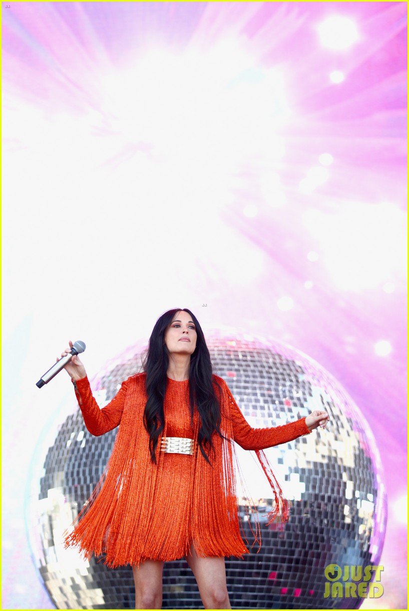 Kacey Musgraves' Fans Fail at Her 'Yee Haw' Callback at Coachella ...