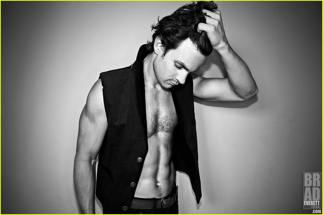 ‘Chilling Adventures’ Star Luke Cook Shows Off His Hot Bod & Dresses as ...