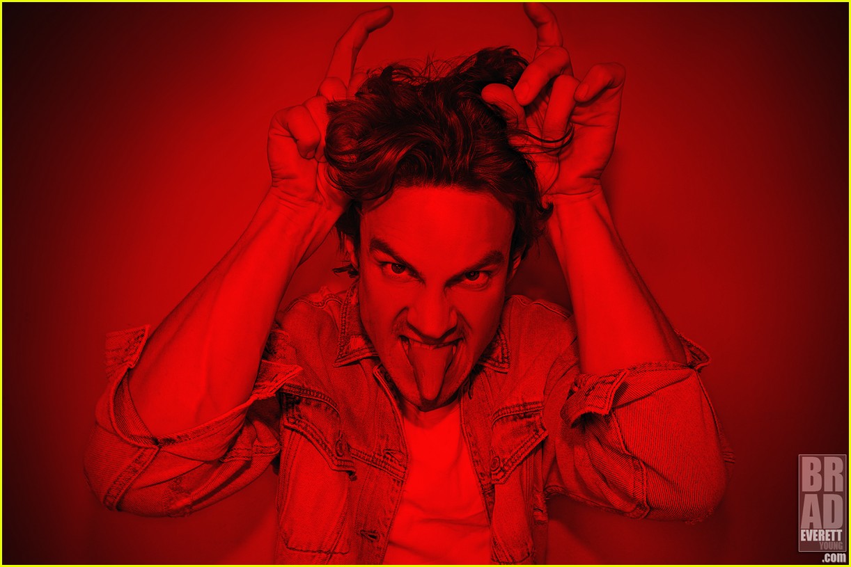 ‘Chilling Adventures’ Star Luke Cook Shows Off His Hot Bod & Dresses as ...