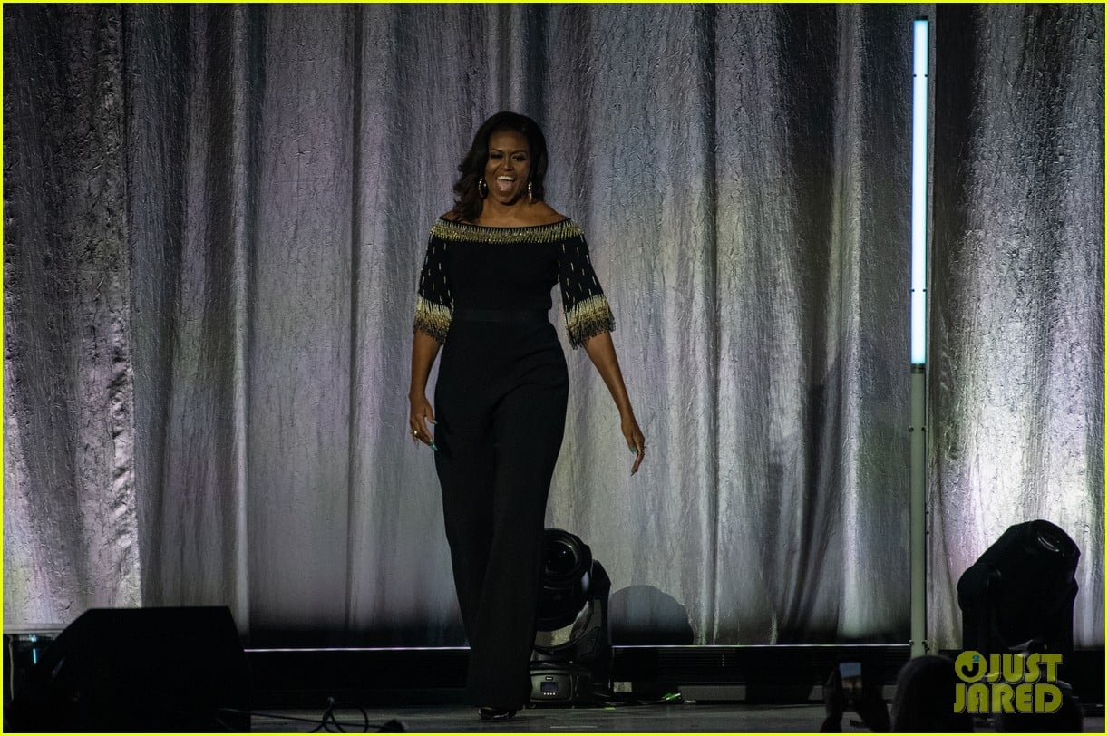 Michelle Obama Hits the Stage for 'Becoming' Book Tour in London ...