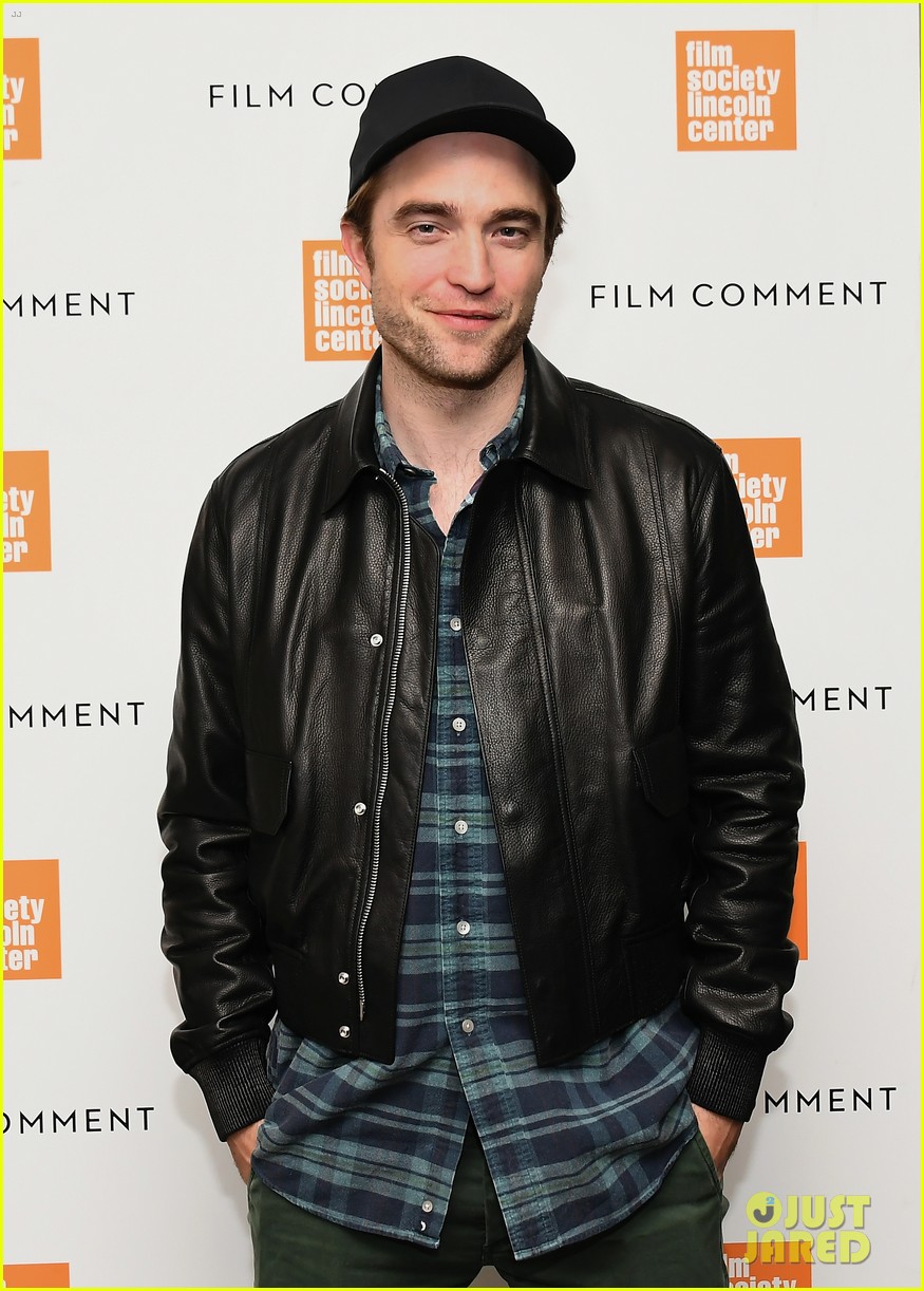 Robert Pattinson Got 'Locked in a Room' to Read Christopher Nolan's New ...