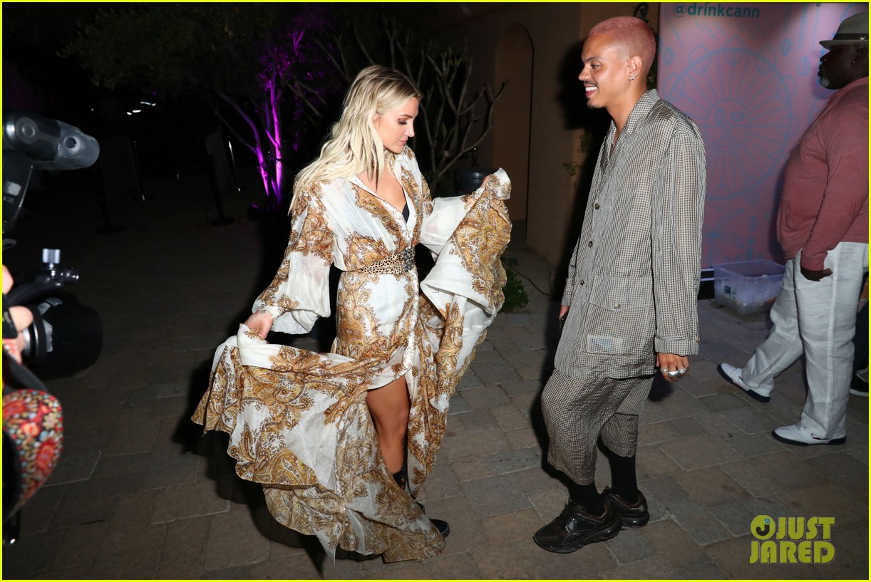 Ashlee Simpson Shows Off Her Festival Fashion at Coachella: Photo ...