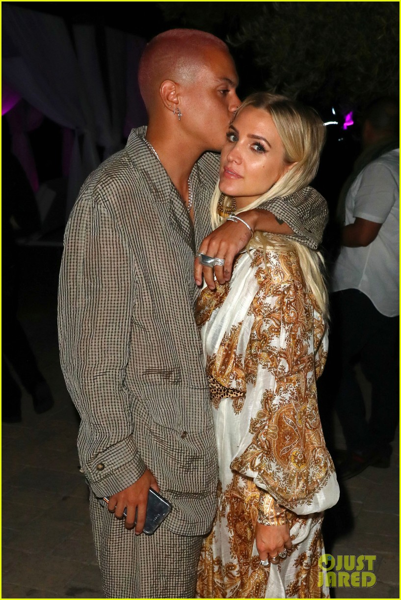 Ashlee Simpson Shows Off Her Festival Fashion at Coachella: Photo ...