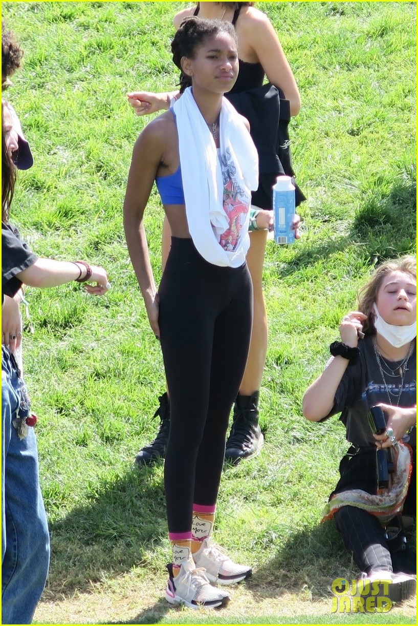 Jaden & Willow Smith Check Out Kanye West's 'Sunday Service' Coachella ...