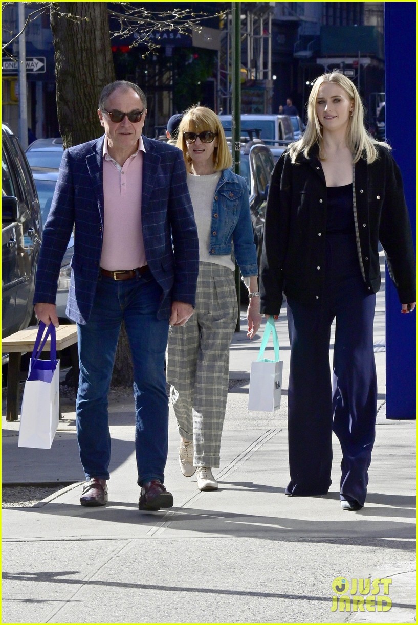 Photo: sophie turner joe jonas moma parents 01 | Photo 4267695 | Just ...