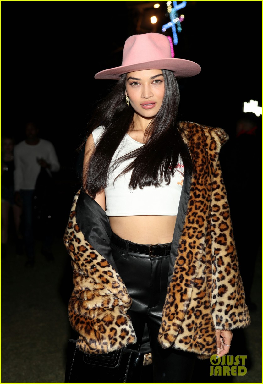 Colton Underwood & Gregg Sulkin Go On a Stagecoach Double Date with ...