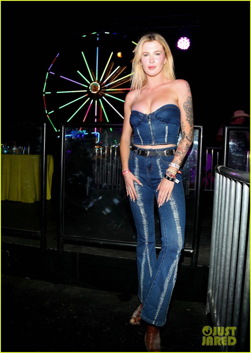 Colton Underwood & Gregg Sulkin Go On a Stagecoach Double Date with ...