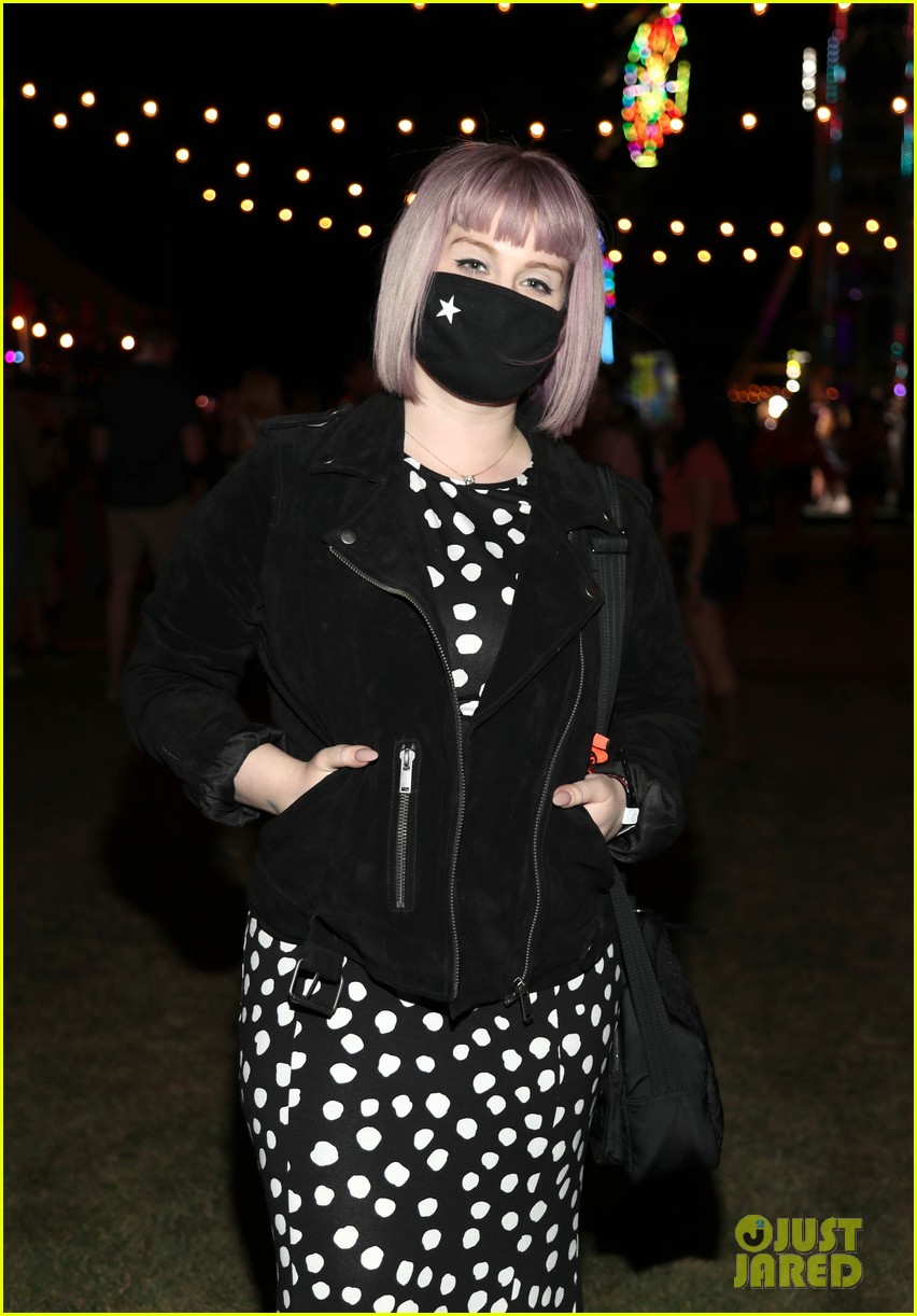 Colton Underwood & Gregg Sulkin Go On a Stagecoach Double Date with ...