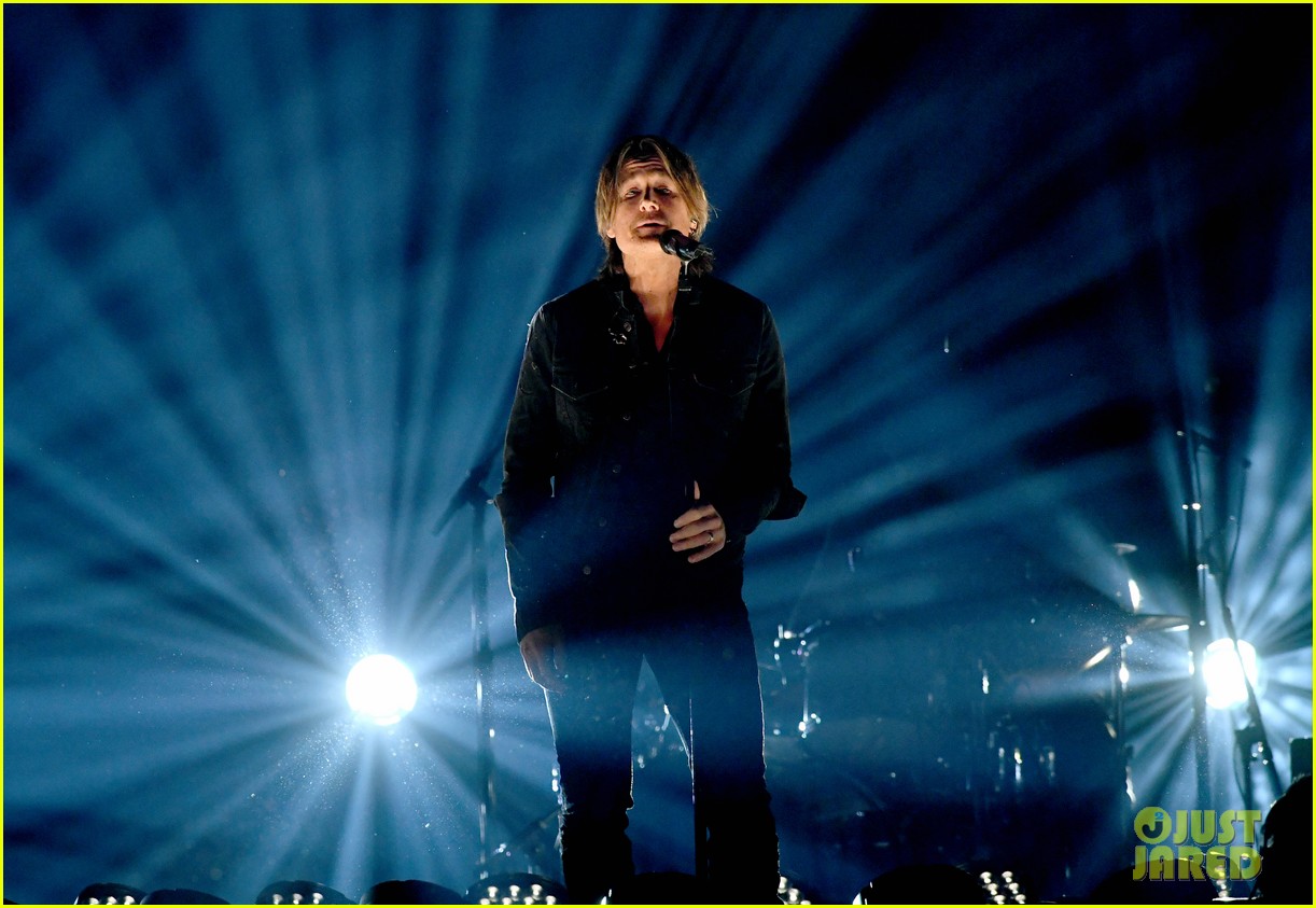 Keith Urban Debuts 'Burden' Cover at ACM Awards 2019 - Stream ...