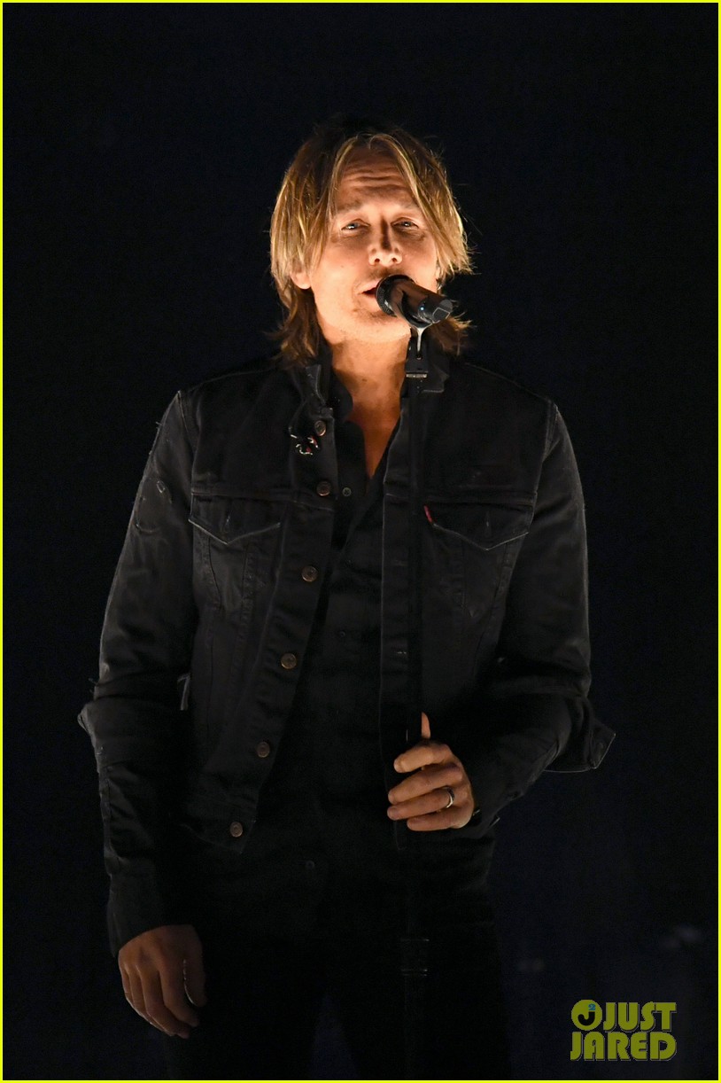 Keith Urban Debuts 'Burden' Cover at ACM Awards 2019 - Stream ...