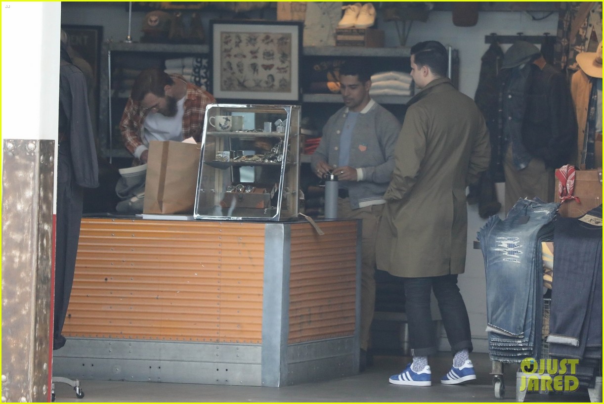 Wilmer Valderrama Spotted Shopping with Model Amanda Pacheco: Photo ...