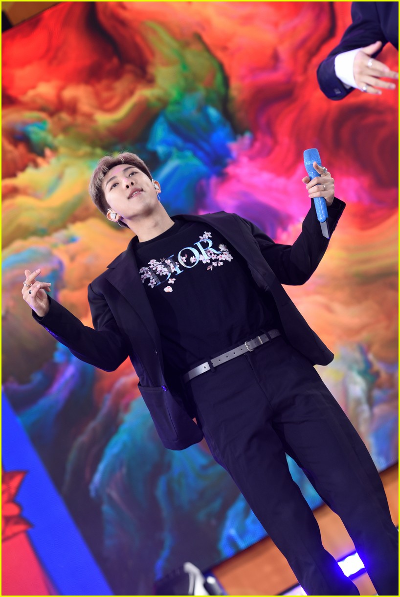 BTS Perform 'Boy With Luv' & 'Fire' On 'Good Morning America' - Watch ...