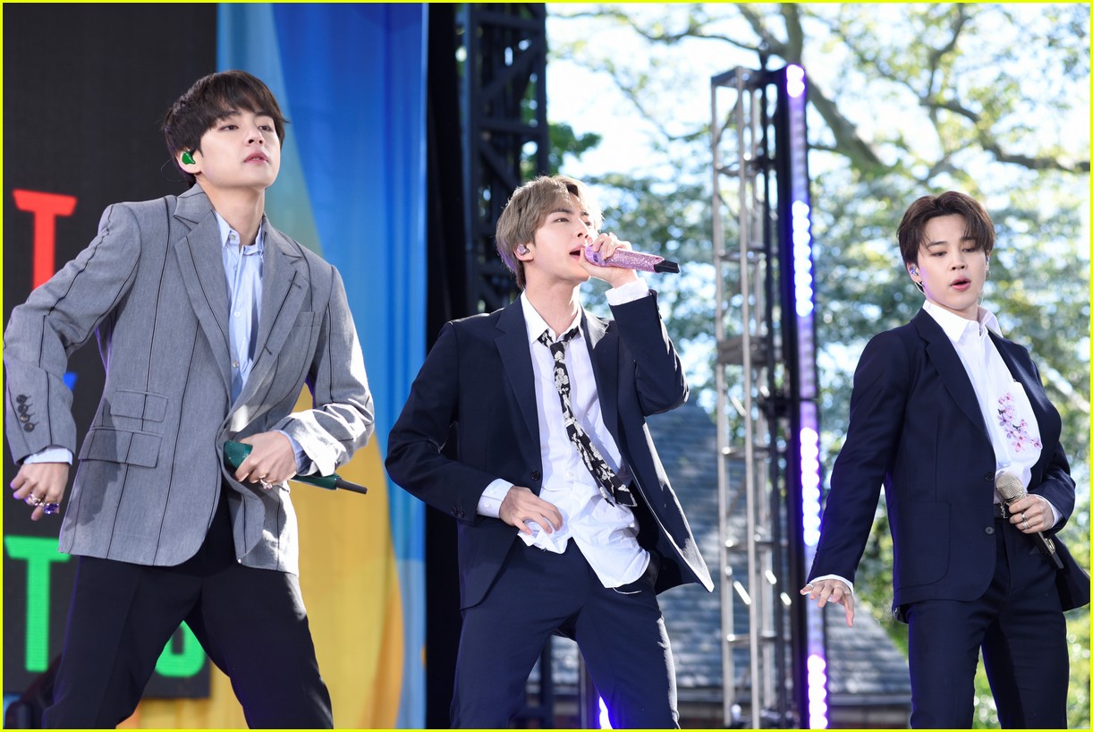 BTS Perform 'Boy With Luv' & 'Fire' On 'Good Morning America' - Watch ...