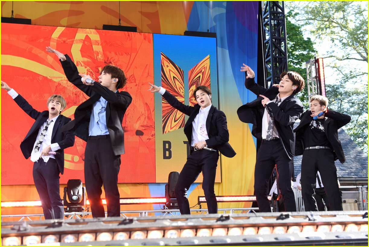 BTS Perform 'Boy With Luv' & 'Fire' On 'Good Morning America' - Watch ...
