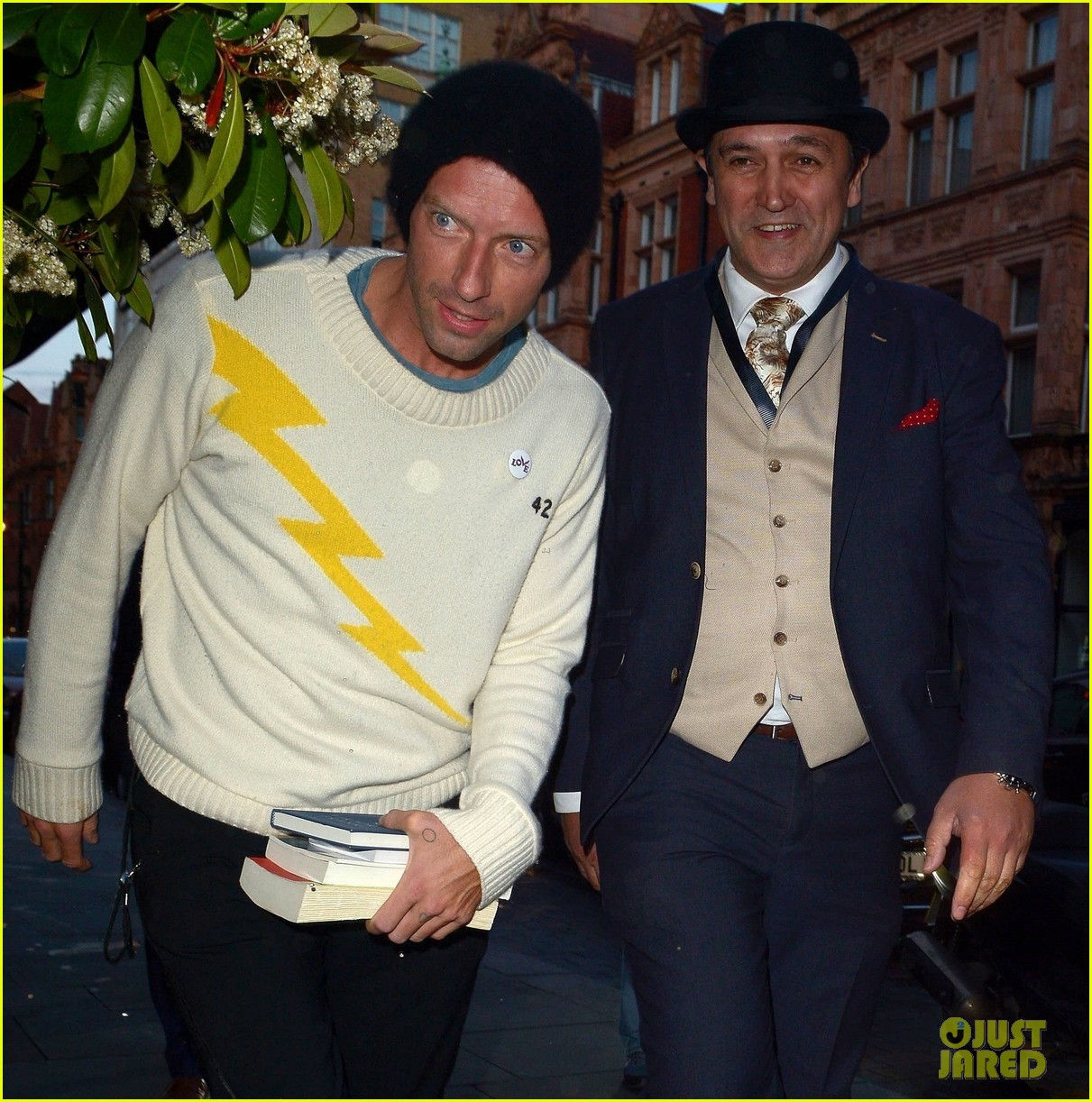 Chris Martin Brings Some Books to Dinner in London!: Photo 4282040 ...