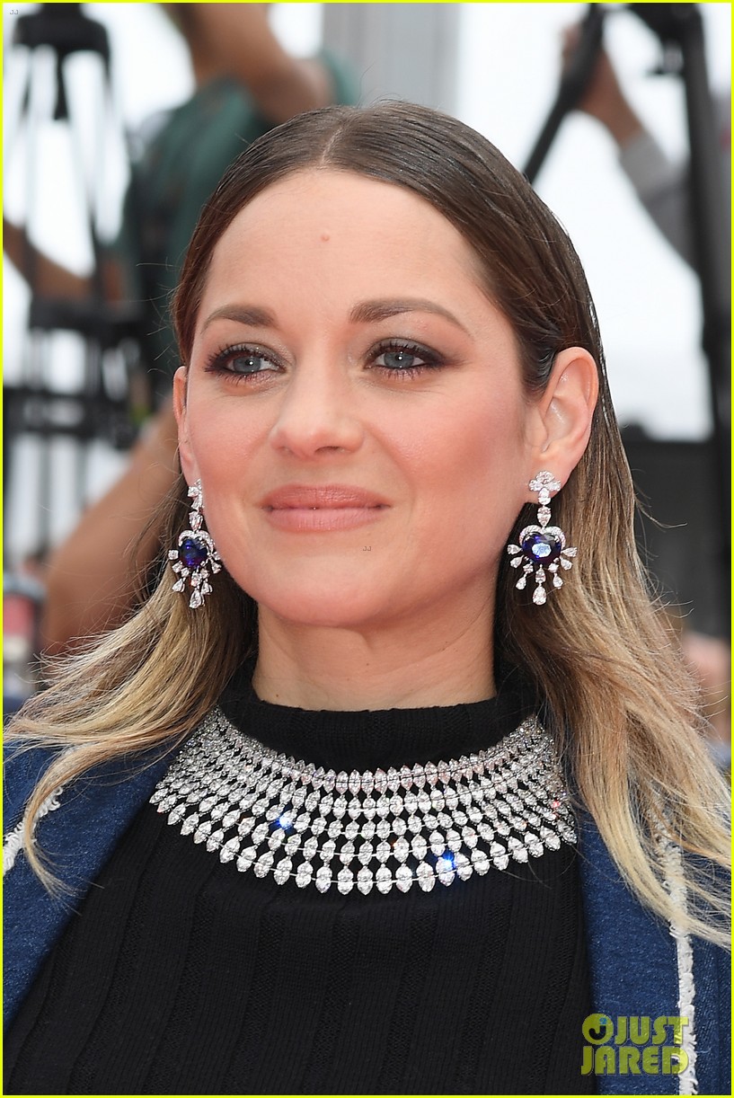 Marion Cotillard Wears a Crop Top & Shorts on Cannes Red Carpet!: Photo ...