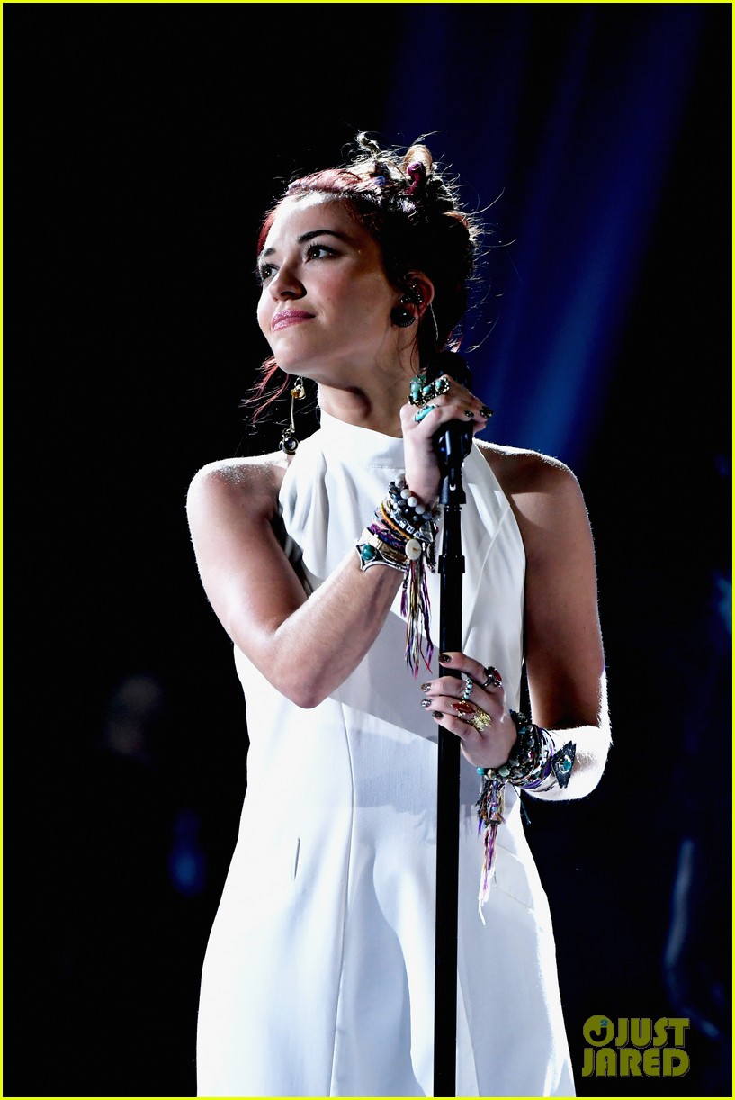 Lauren Daigle Performs Hit Song 'You Say' at Billboard Music Awards ...
