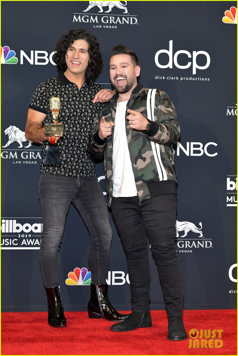 Dan + Shay Perform 'Speechless' With Tori Kelly at Billboard Music Awards 2019 - Watch the Video ...