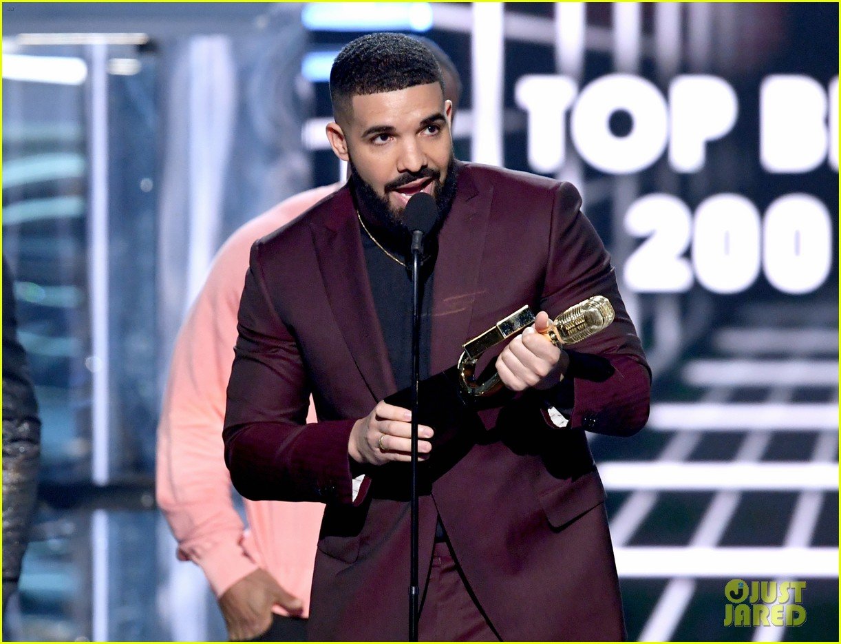 Drake Dedicates His Billboard Music Award to Arya Stark!: Photo 4280849 ...