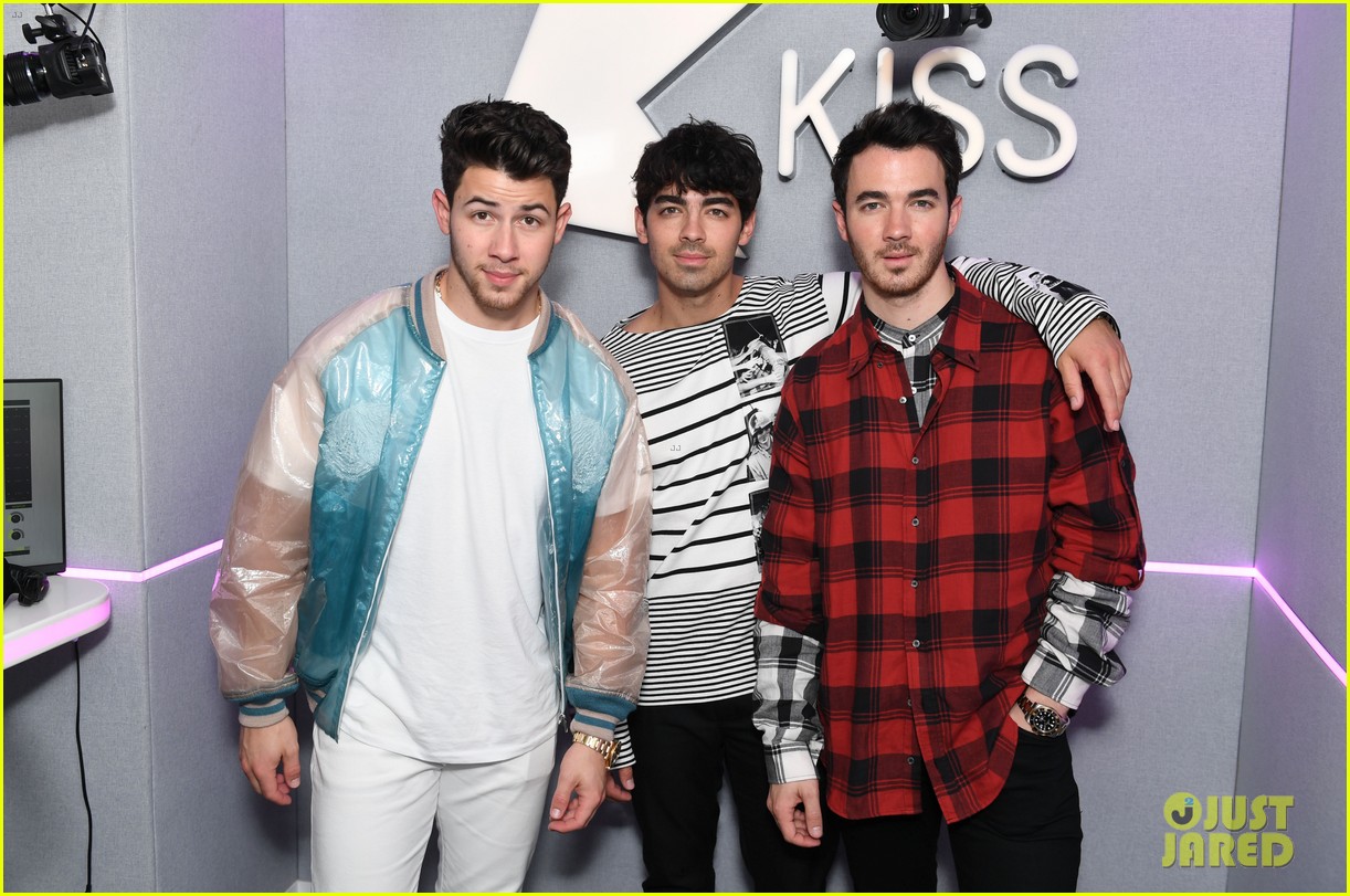 Jonas Brothers Get Asked About Their Purity Rings by Miley Cyrus: Photo ...