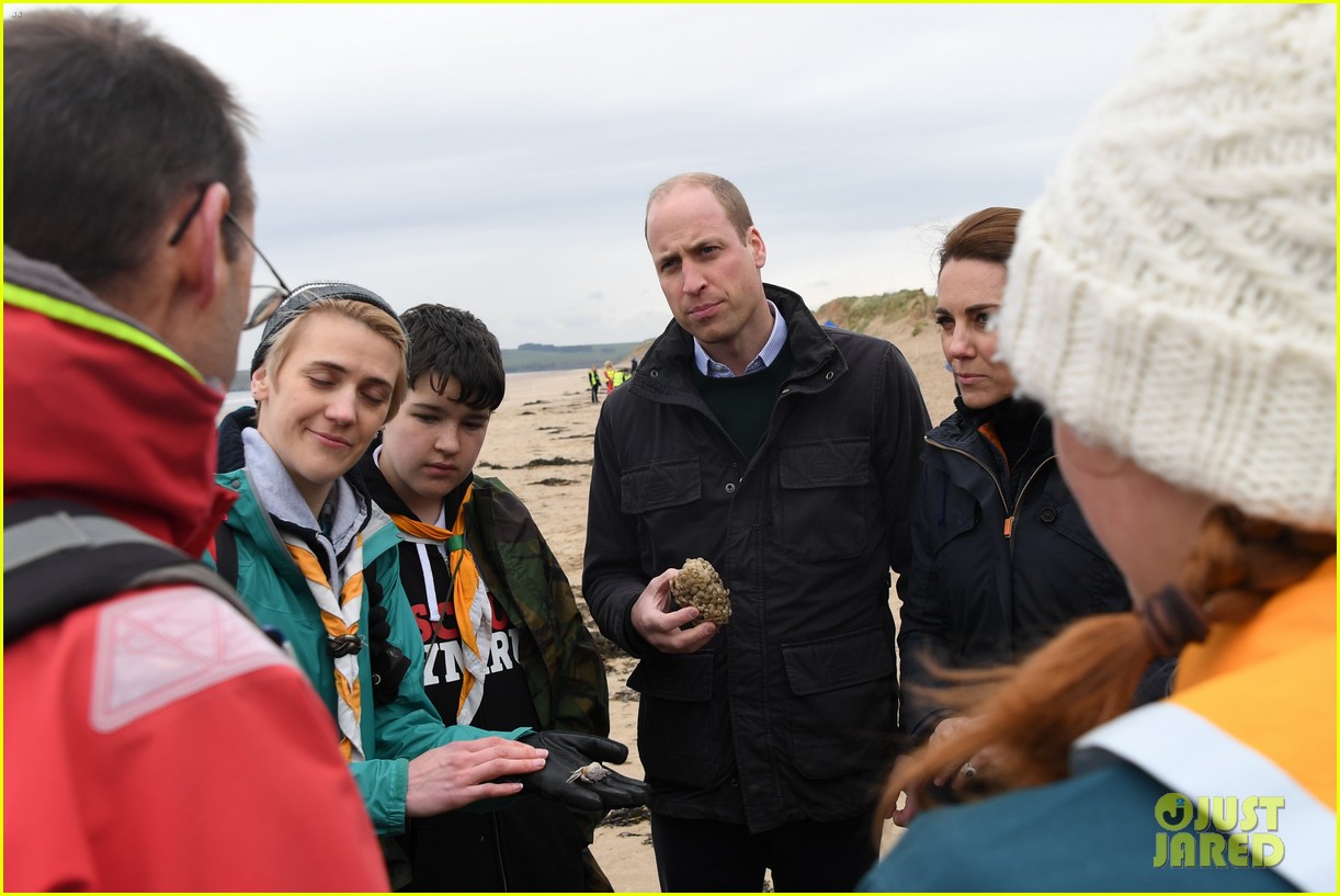 Kate Middleton & Prince William Journey to the Beach in Wales!: Photo ...