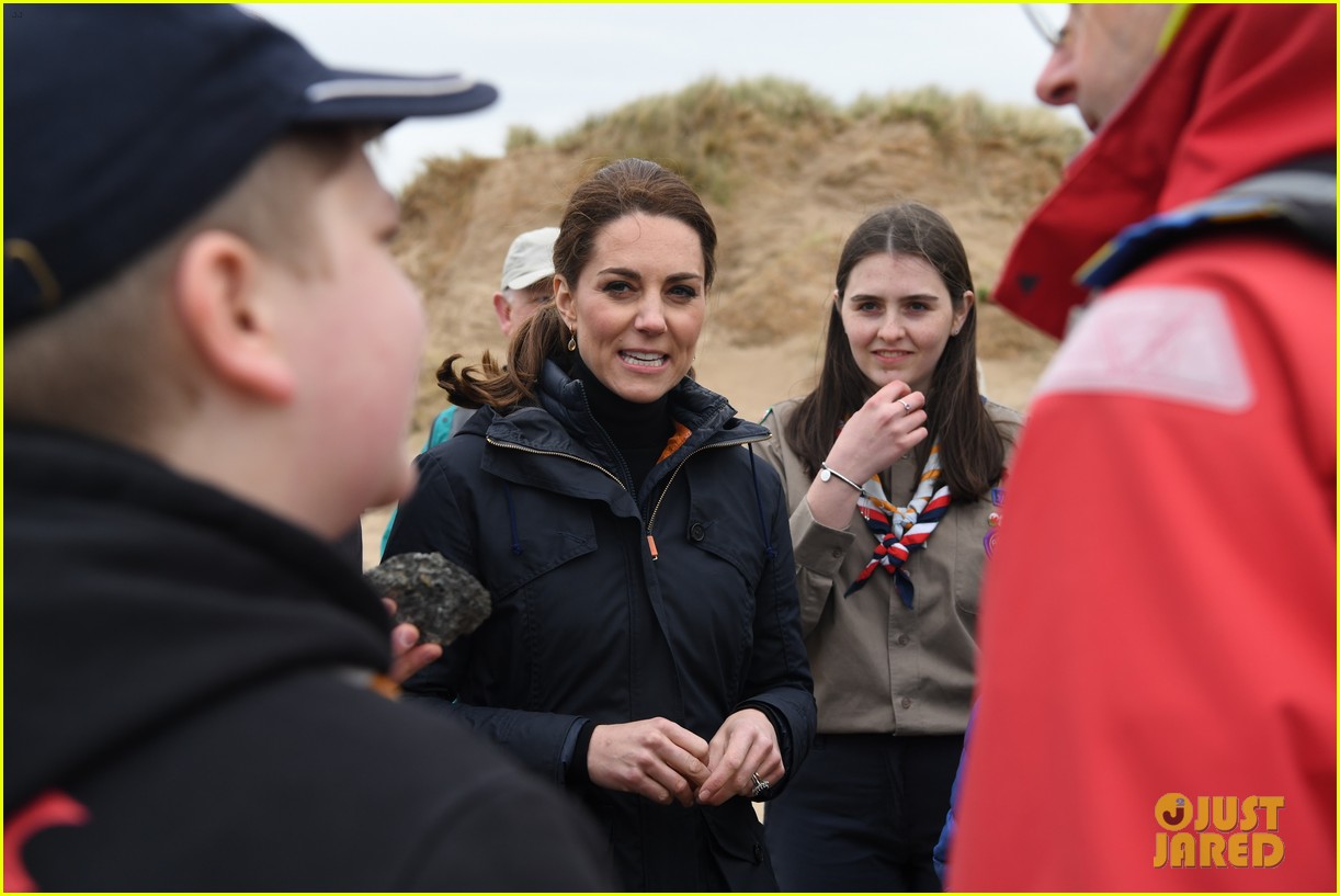 Photo: kate middleton prince william beach wales 14 | Photo 4287864 ...