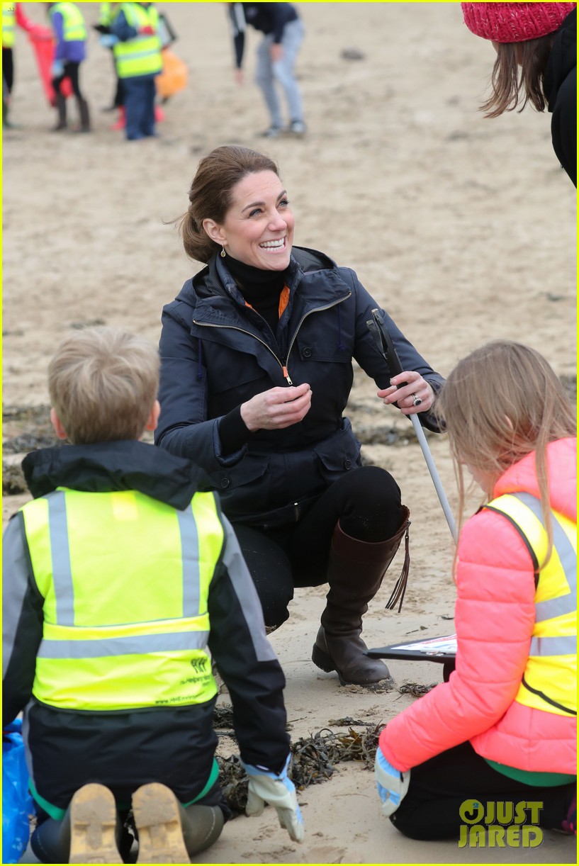 Kate Middleton & Prince William Journey to the Beach in Wales!: Photo ...
