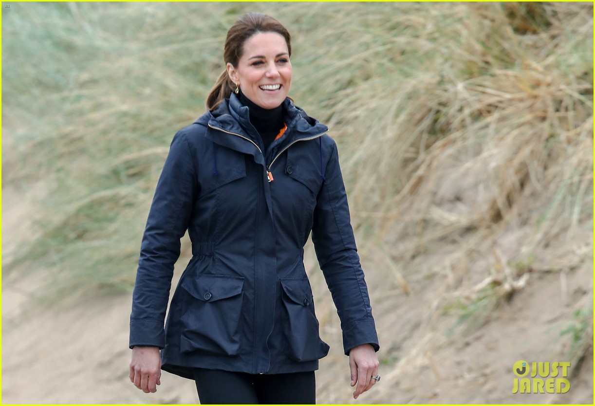 Kate Middleton & Prince William Journey to the Beach in Wales!: Photo ...