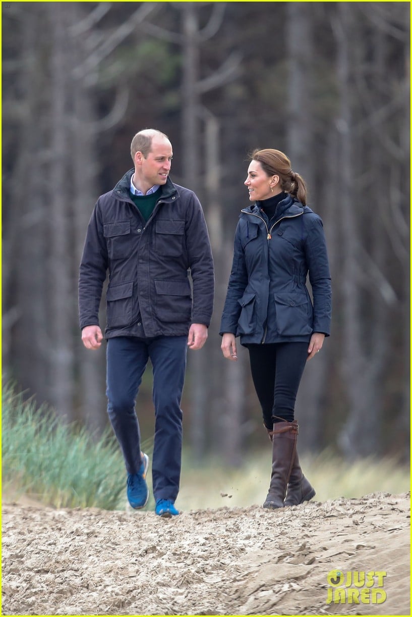 Kate Middleton & Prince William Journey to the Beach in Wales!: Photo ...