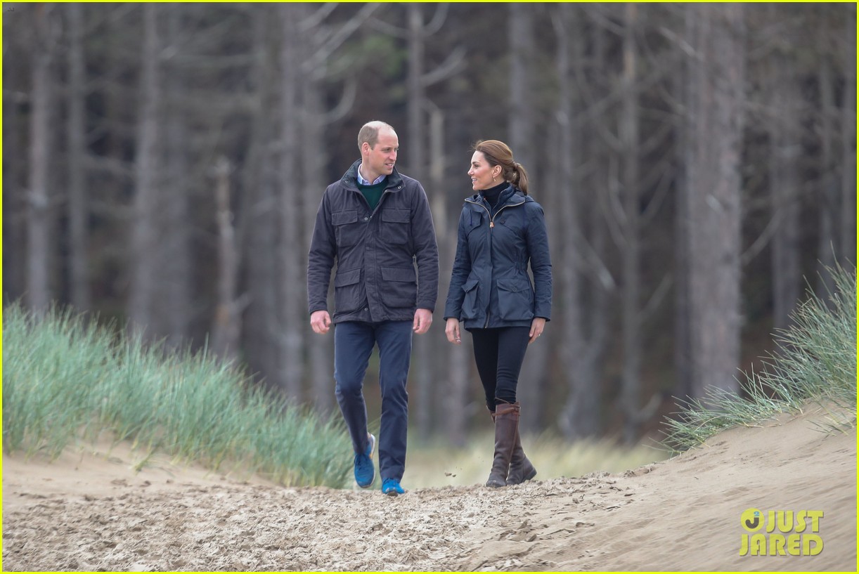 Kate Middleton & Prince William Journey to the Beach in Wales!: Photo ...