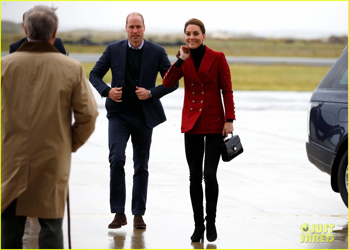 Duchess Kate Middleton Tests Out a Search & Rescue Helicopter After New ...