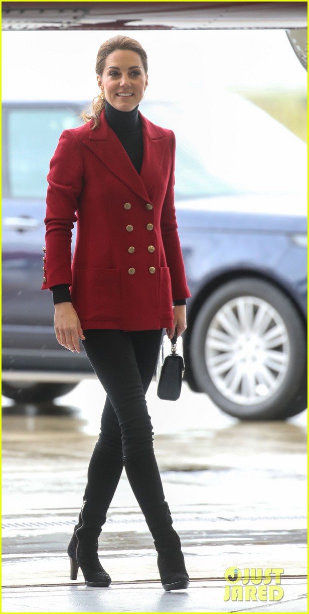 Duchess Kate Middleton Tests Out a Search & Rescue Helicopter After New ...