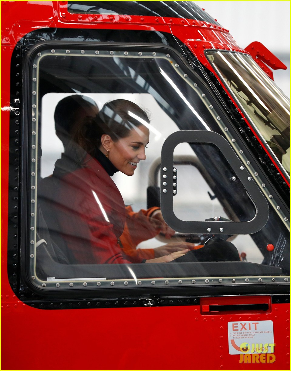 Duchess Kate Middleton Tests Out a Search & Rescue Helicopter After New ...