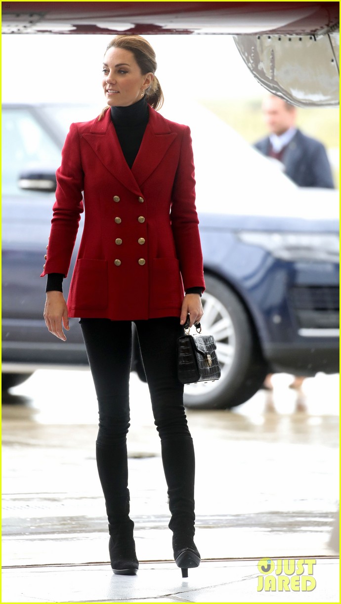 Duchess Kate Middleton Tests Out a Search & Rescue Helicopter After New ...