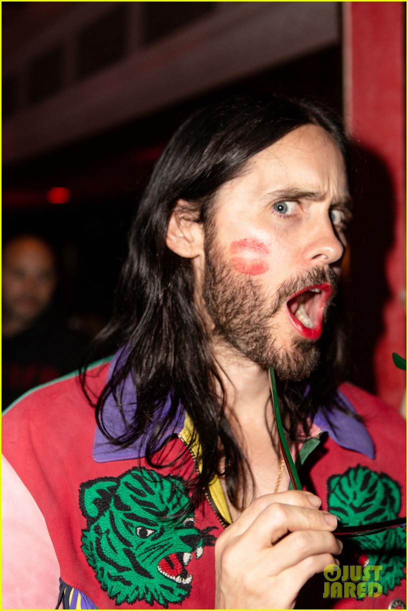 Photo: jared leto tries on gucci lipstick 01 | Photo 4283364 | Just ...