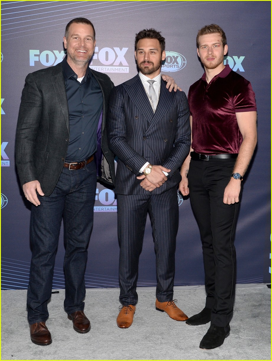 Rob Lowe Joins His New '9-1-1' Family at Fox Upfronts!: Photo 4290535 ...