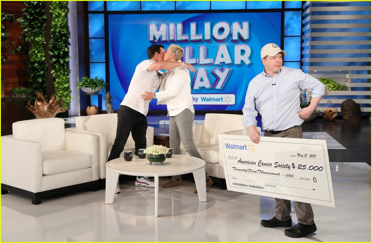 Mark Wahlberg Reveals His 10th Anniversary Plans With Wife Rhea - Watch ...