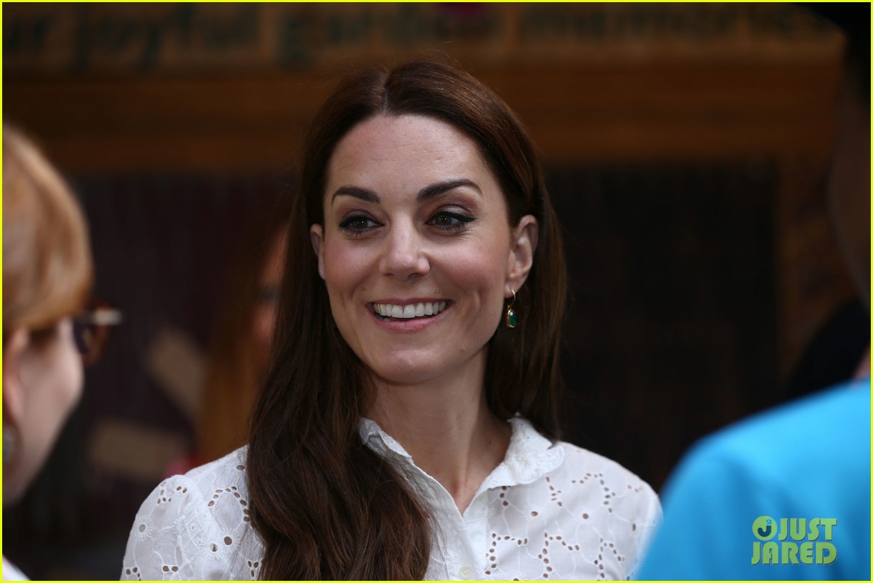 Kate Middleton Steps Out Solo for RHS Chelsea Flower Show 2019 Press ...