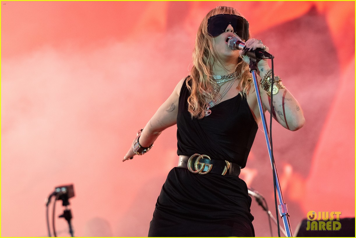 Miley Cyrus Debuts 3 New Songs at BBC Radio 1's Big Weekend: Photo ...