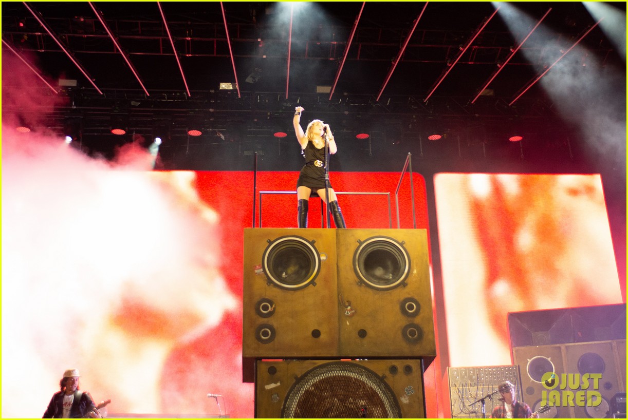 Miley Cyrus Debuts 3 New Songs at BBC Radio 1's Big Weekend: Photo ...