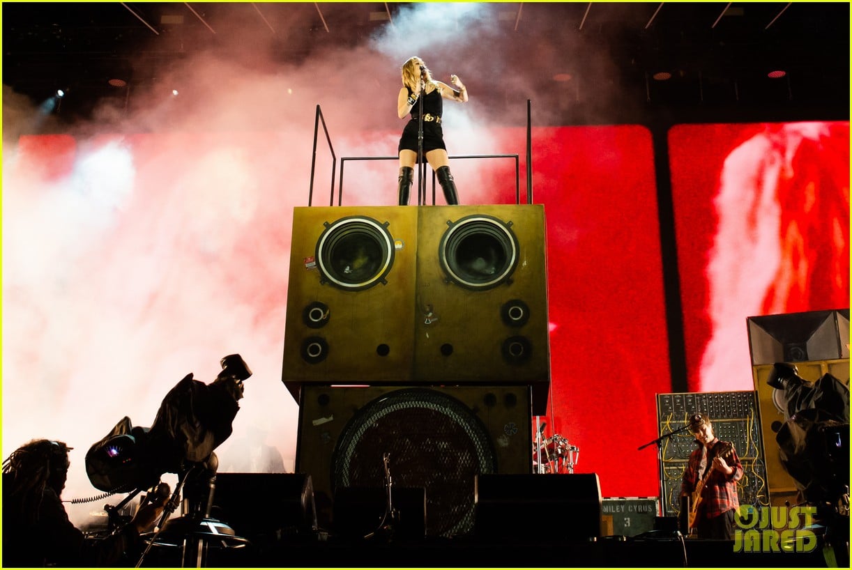Miley Cyrus Debuts 3 New Songs at BBC Radio 1's Big Weekend: Photo ...