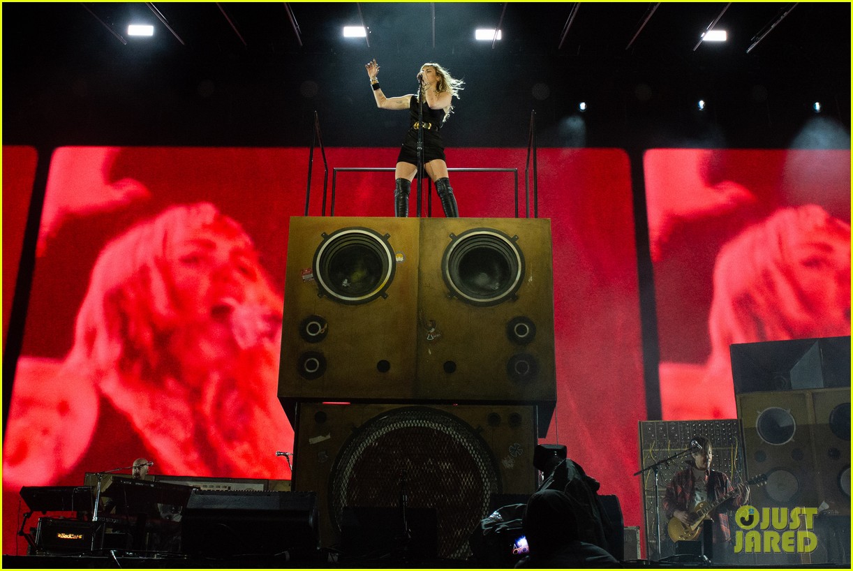 Miley Cyrus Debuts 3 New Songs at BBC Radio 1's Big Weekend: Photo ...