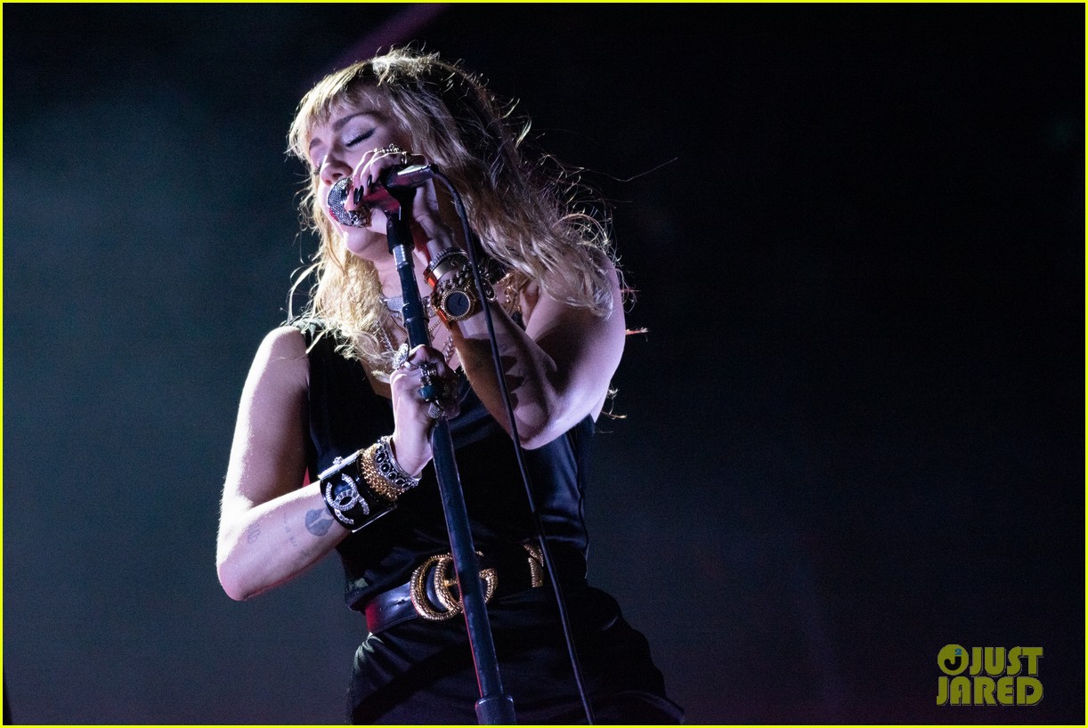 Miley Cyrus Debuts 3 New Songs at BBC Radio 1's Big Weekend: Photo ...
