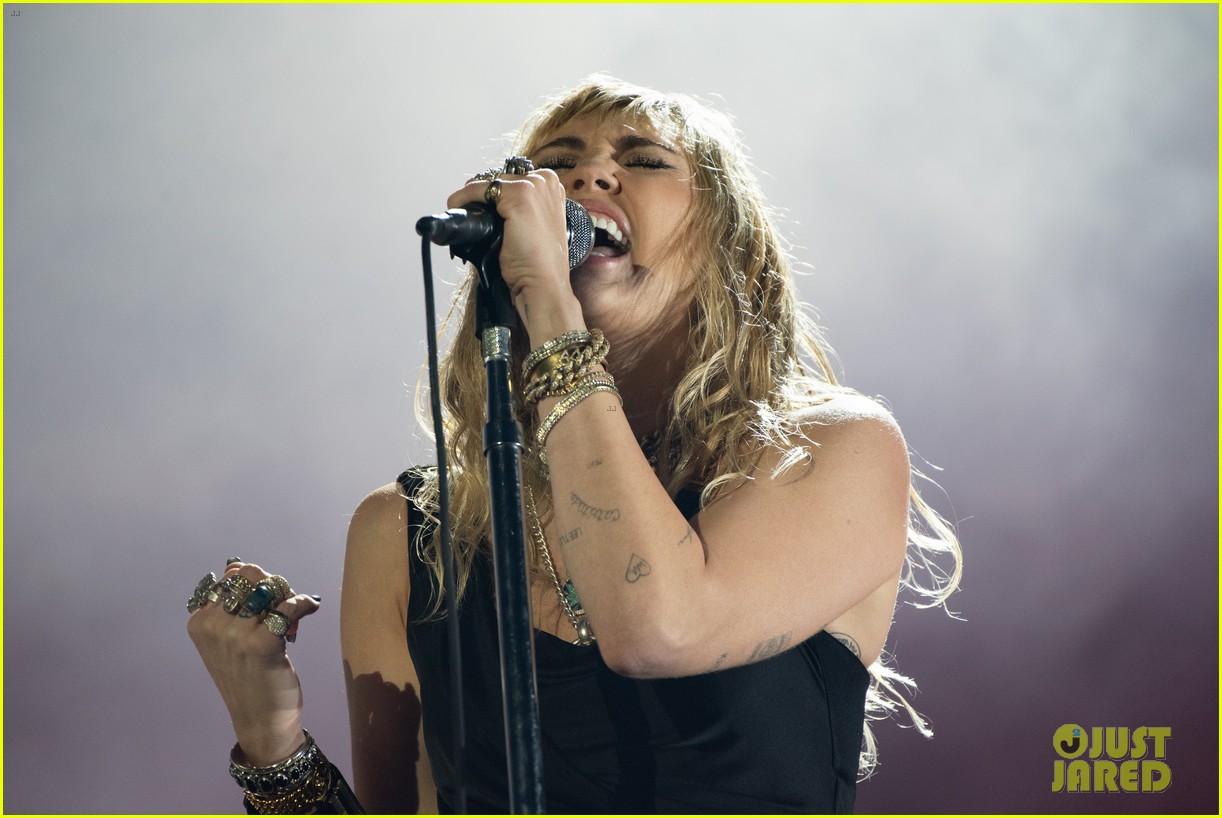 Miley Cyrus Debuts 3 New Songs at BBC Radio 1's Big Weekend: Photo ...